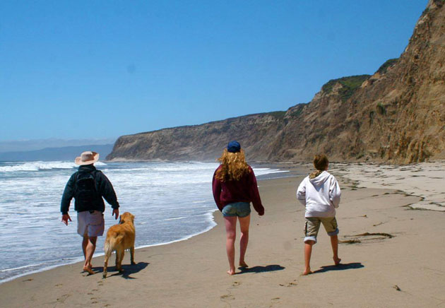 Walk on the Beach | Photo of the Day | Noozhawk