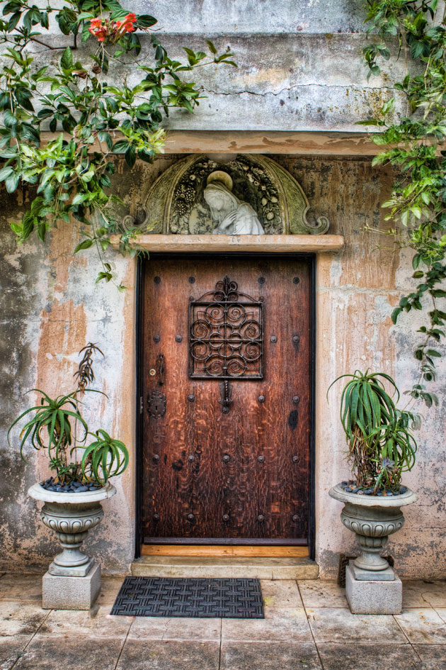 Landmark Entrance | Photo of the Day | Noozhawk