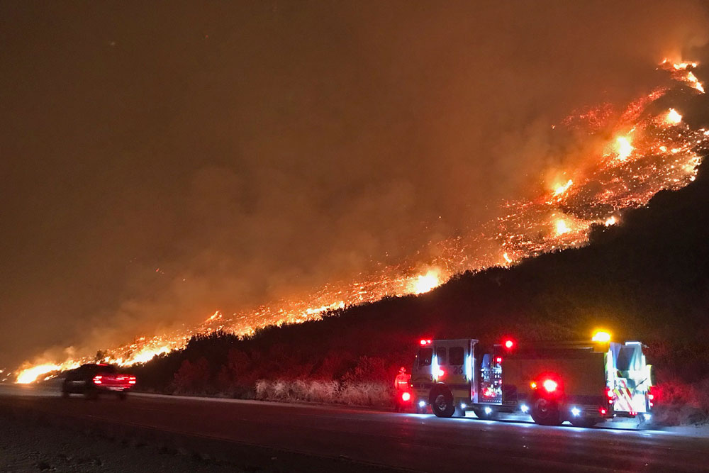 Bill Macfadyen: Thomas Fire Throws Smoke, Ash, a Blackout, Evacuations ...