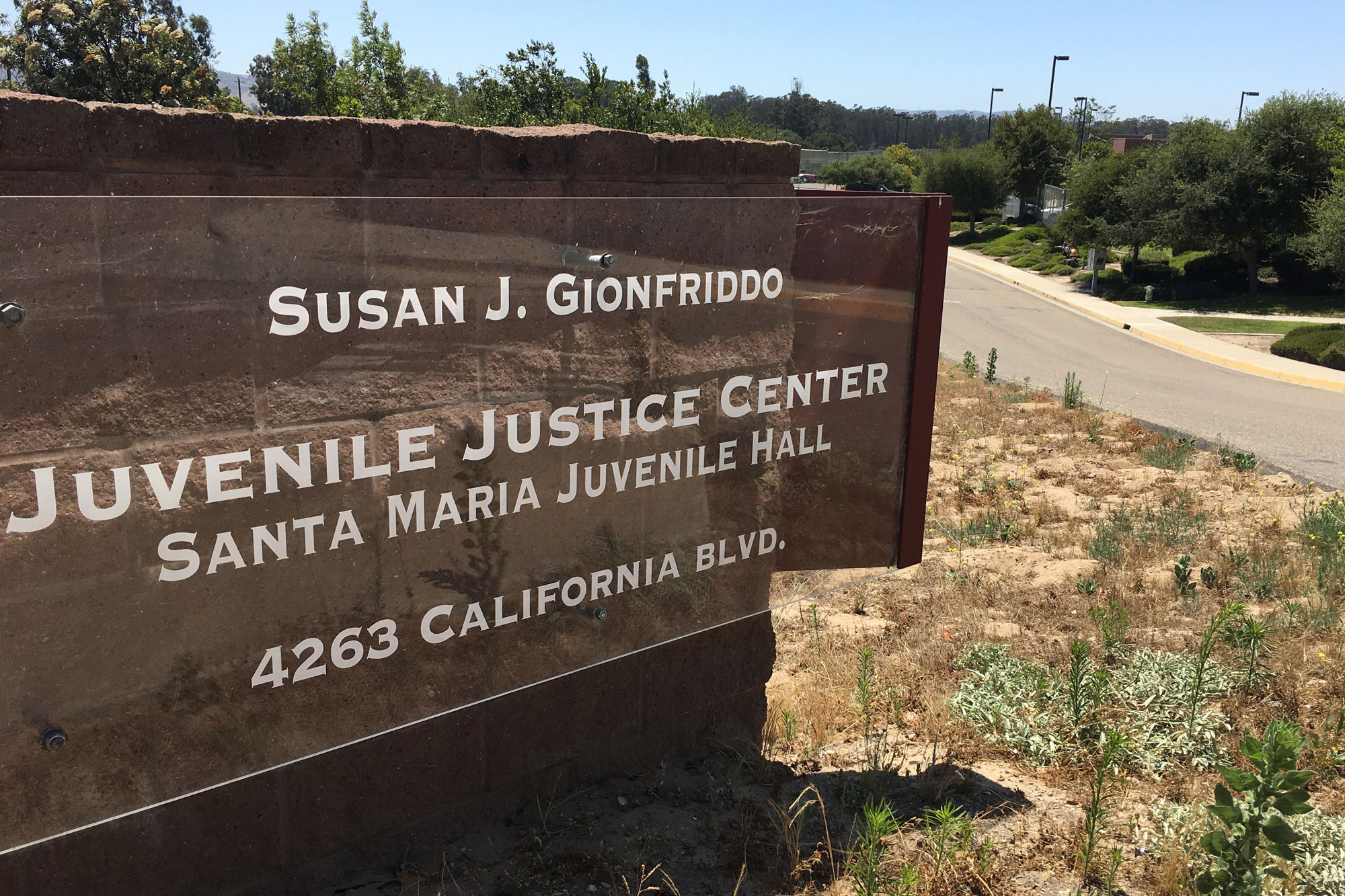 4 Minors, 1 Staff Member Test Positive for COVID-19 at Juvenile Hall in ...