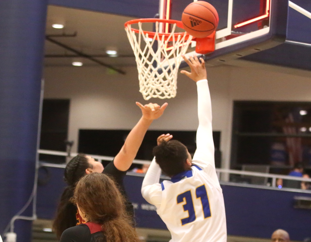 Double-Double by Freshman Ila Lane Leads UCSB Women to Rare Win Over ...