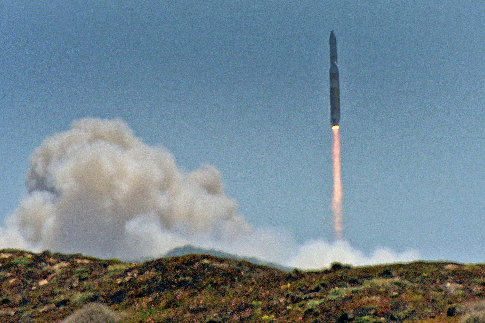 Delta IV Heavy Rocket Soars Into Clear Blue Skies from Vandenberg AFB ...