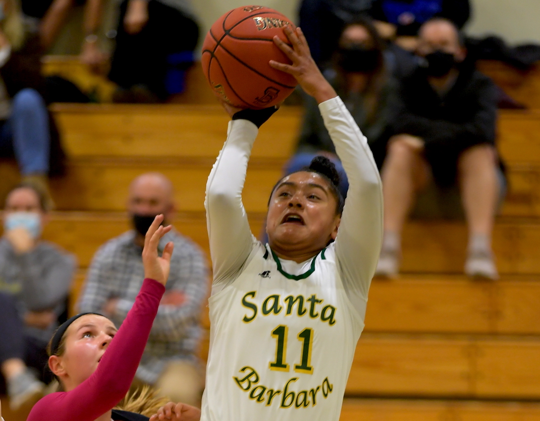 Athena Saragoza Goes Off for Career-High 40 Points in Santa Barbara Win ...