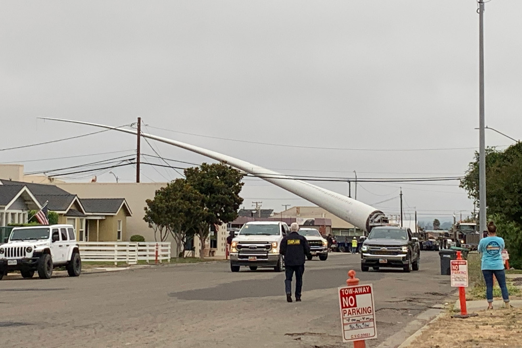 Trucks Carrying Behemoth Wind-Turbine Blades to Lompoc Draw Attention ...