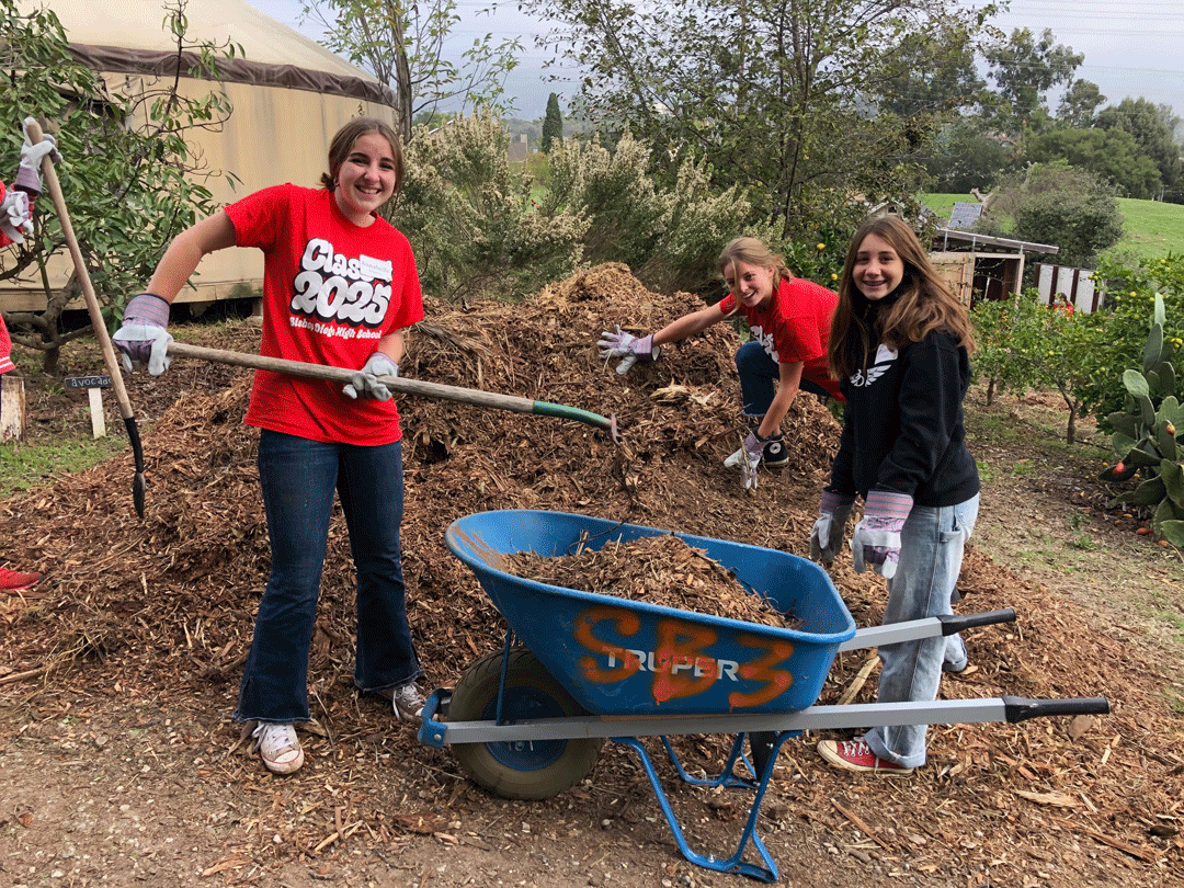 Students Trade Mobiles for Mulch on Freshmen on the Farm Day | School ...