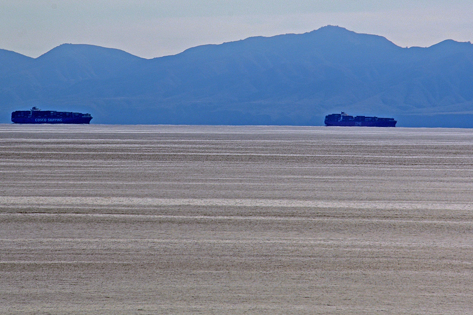 Santa Barbara Channel Traffic | Photo of the Day | Noozhawk