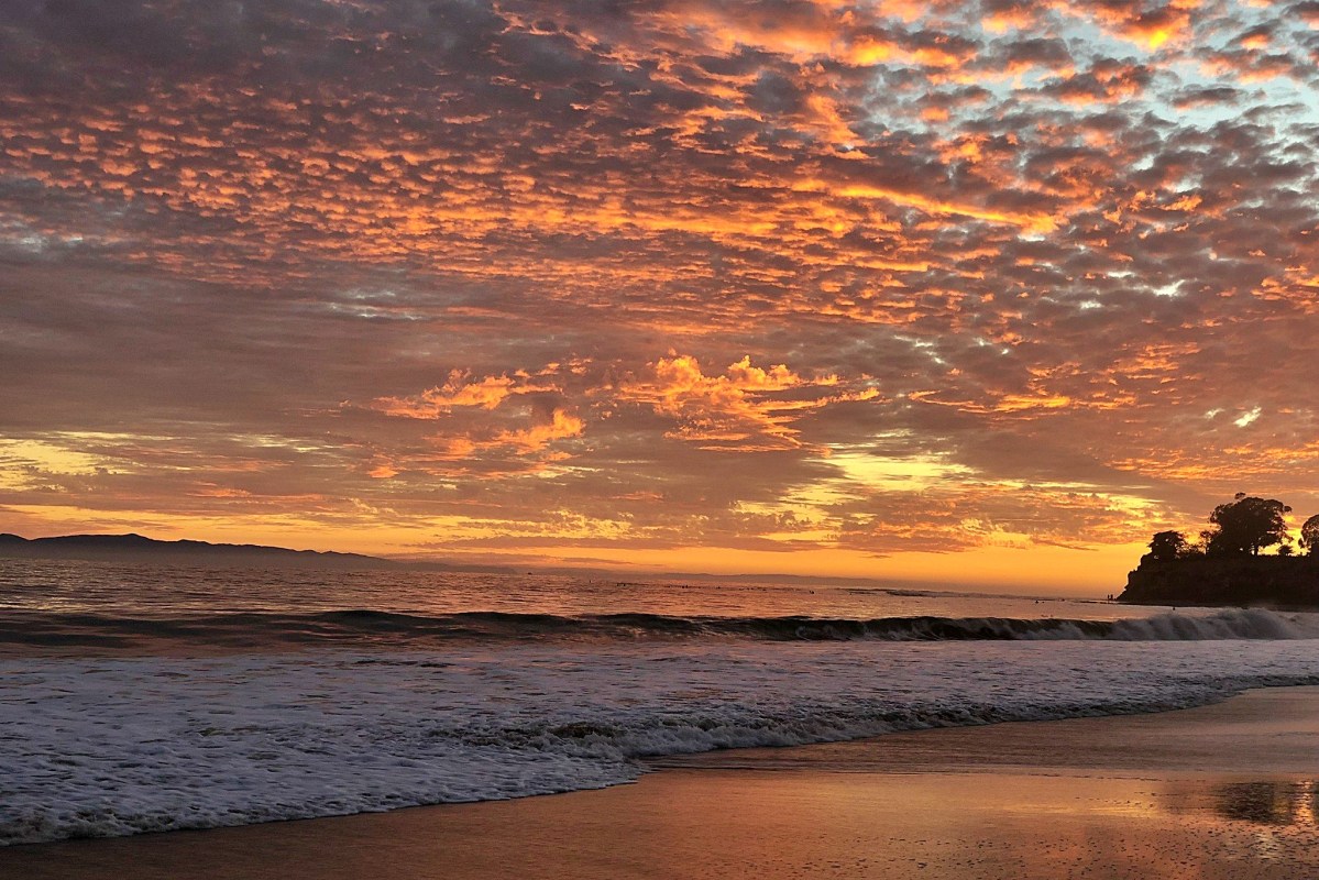 Dusk at Leadbetter Beach | Photo of the Day | Noozhawk
