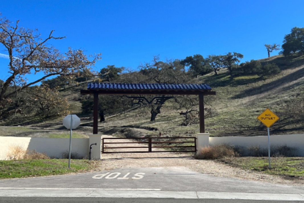 Good Fences May Make Good Neighbors, But Decorative Gate Opens Door to ...