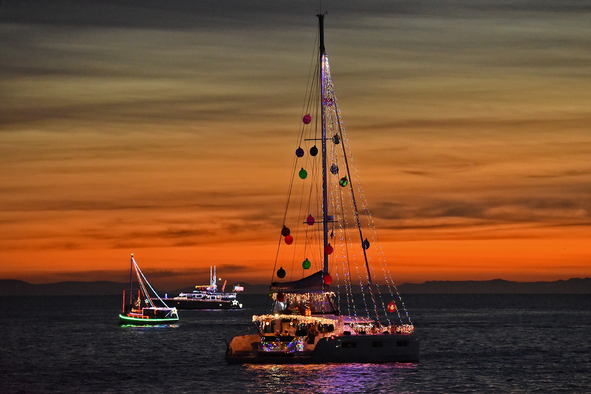37th Annual Boat Parade Lights Up Santa Barbara Harbor as Holidays ...
