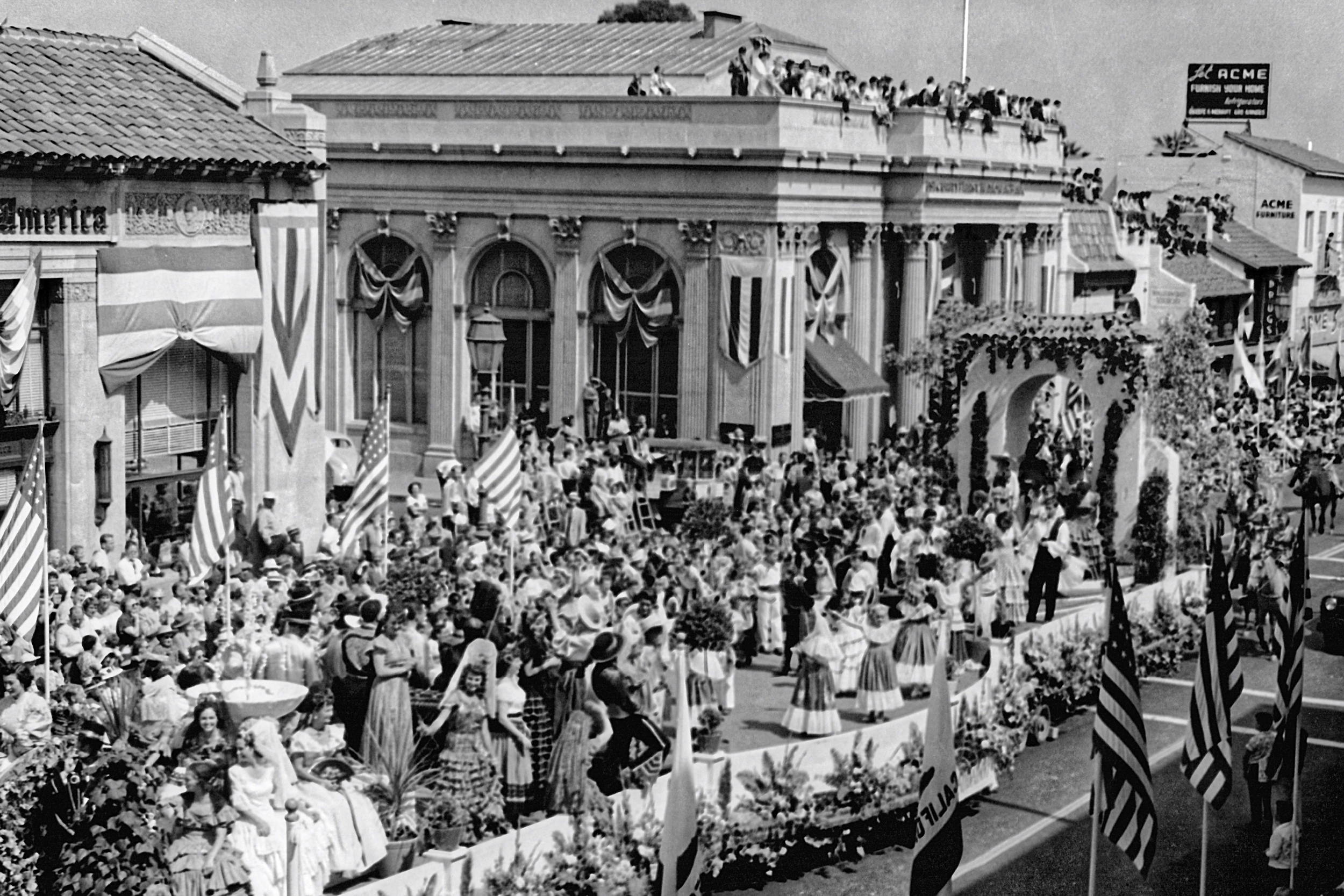 ‘El Fandango’ Float a Big Hit in 1950 Fiesta Parade | Good for Santa ...