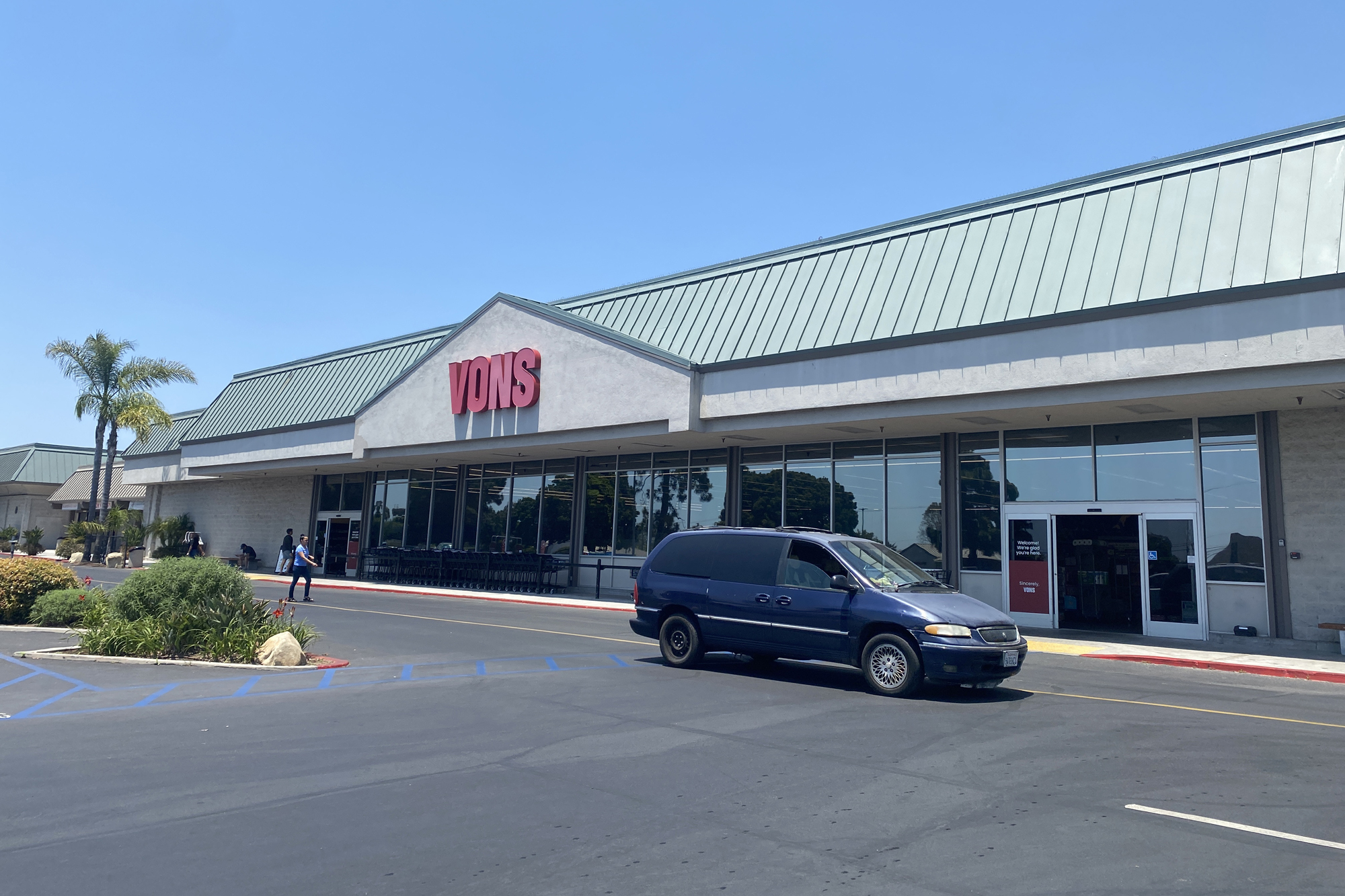 Vons in Goleta, Albertsons in Lompoc May Be Sold in Grocery Chain ...