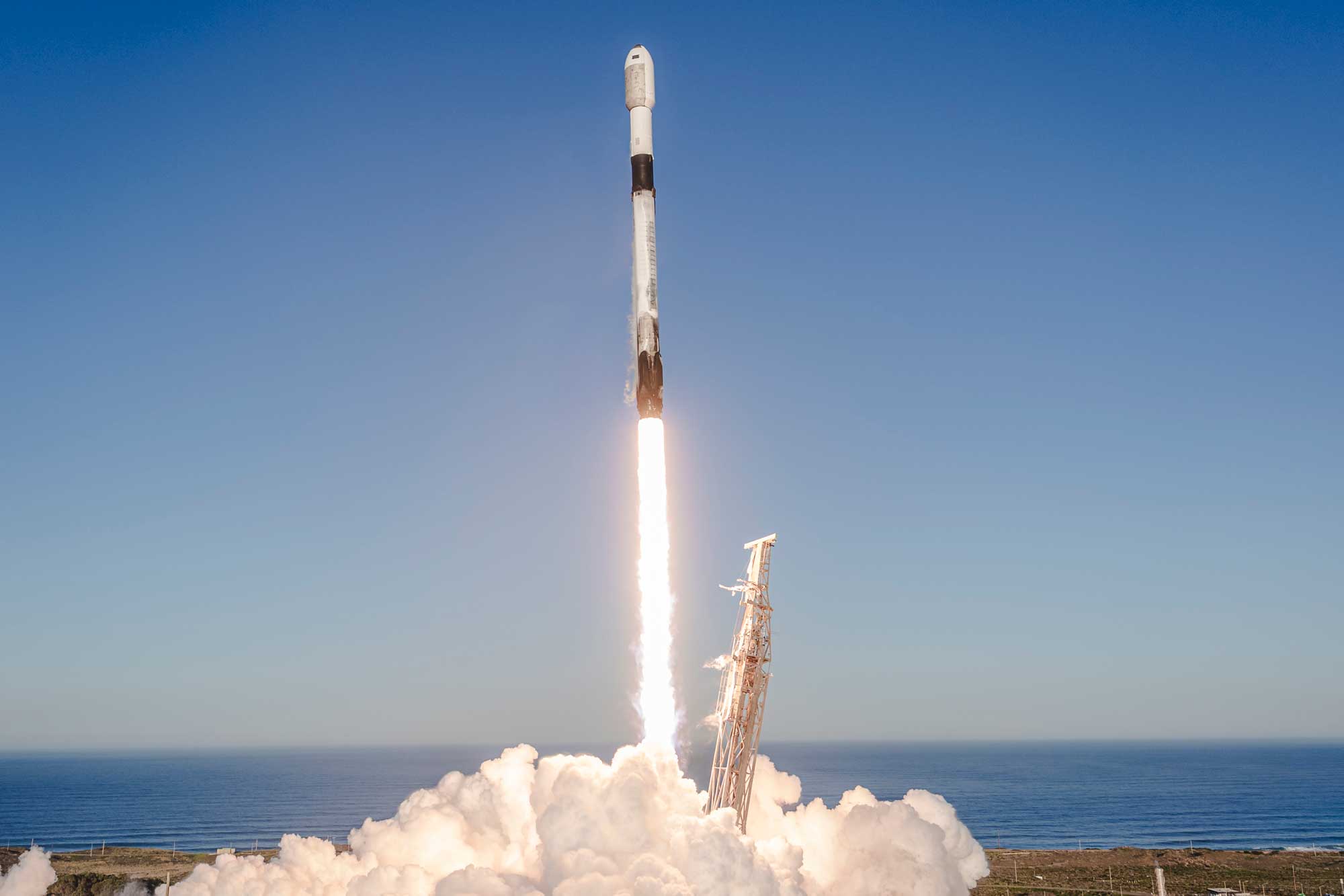 Falcon Rocket Carries Starlink Craft From Vandenberg SFB as SpaceX ...
